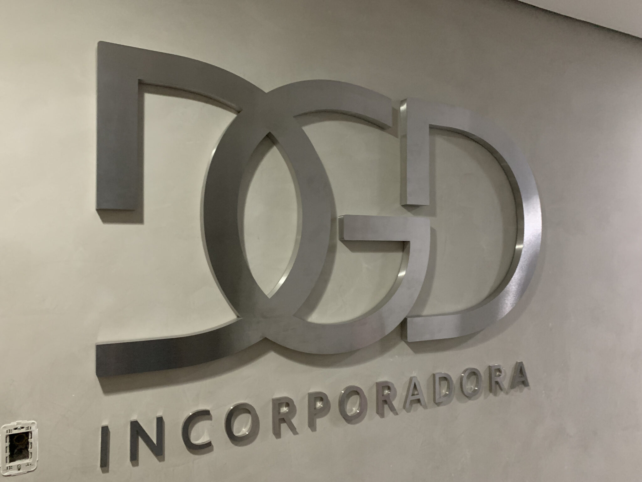 Letra bloco em aço inox escovado