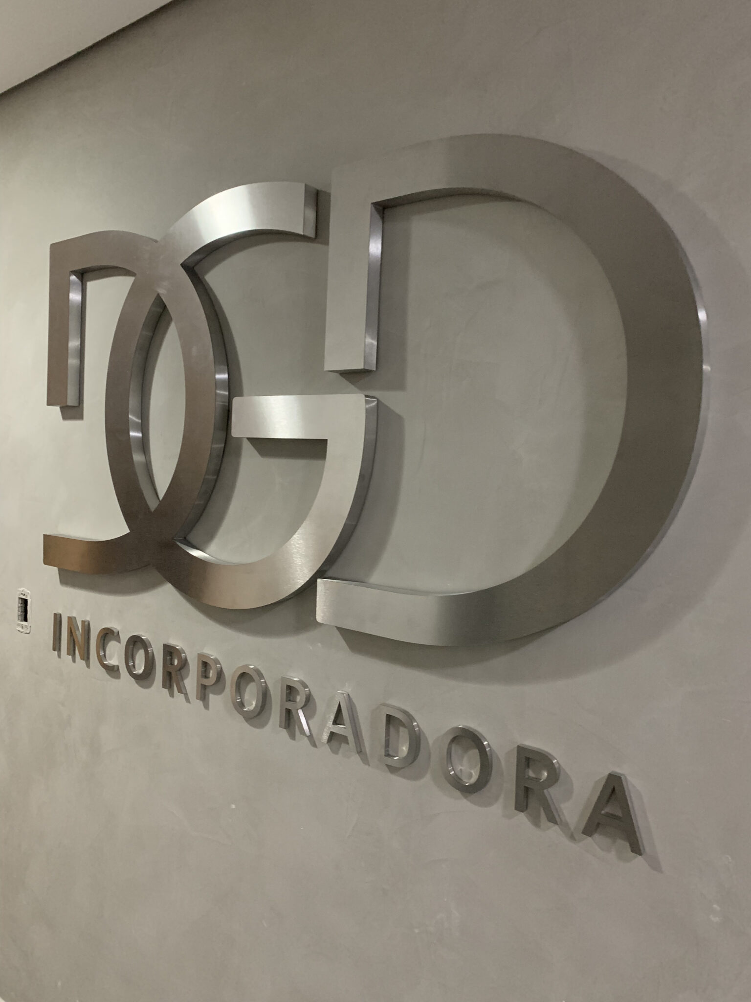 Letra bloco em aço inox escovado